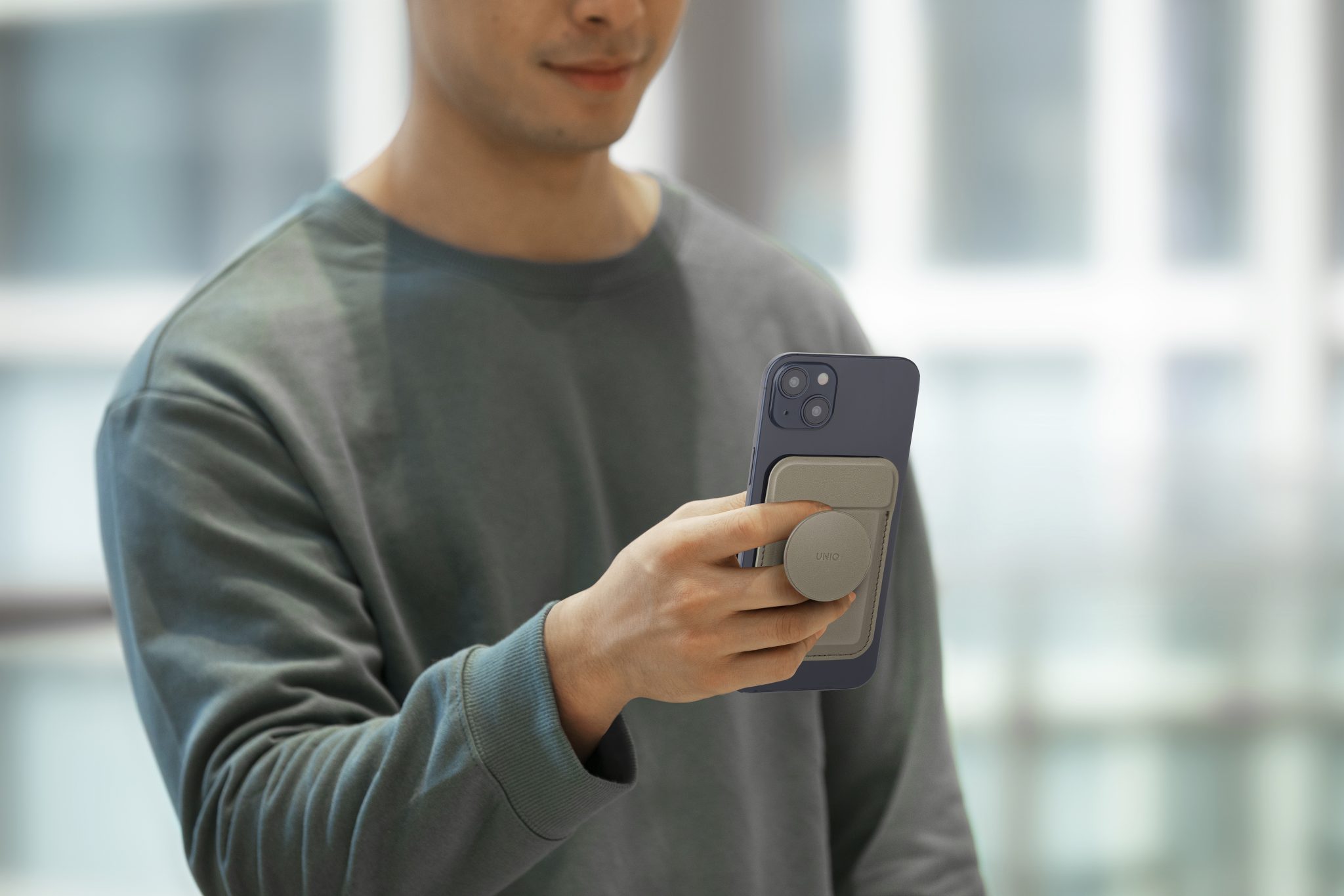 UNIQ Flixa Magnetic Card Holder With Pop Grip & Stand – Flint Grey ...